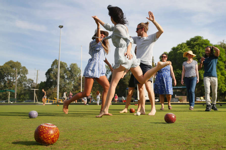 WHY PLAY BOWLS? - Malvern Bowls